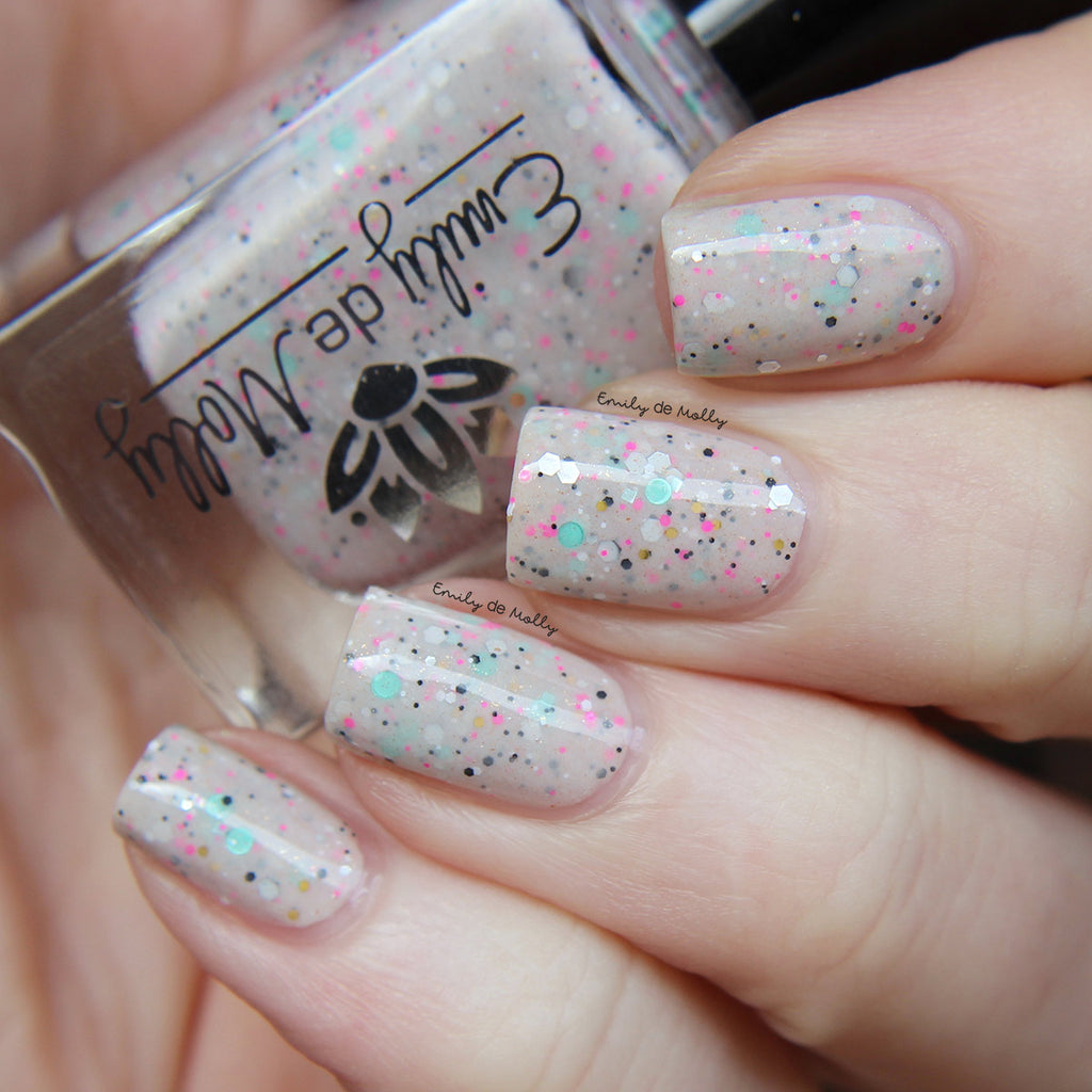 Frail Promise - A pale beige nail polish with glitters – EmilydeMolly
